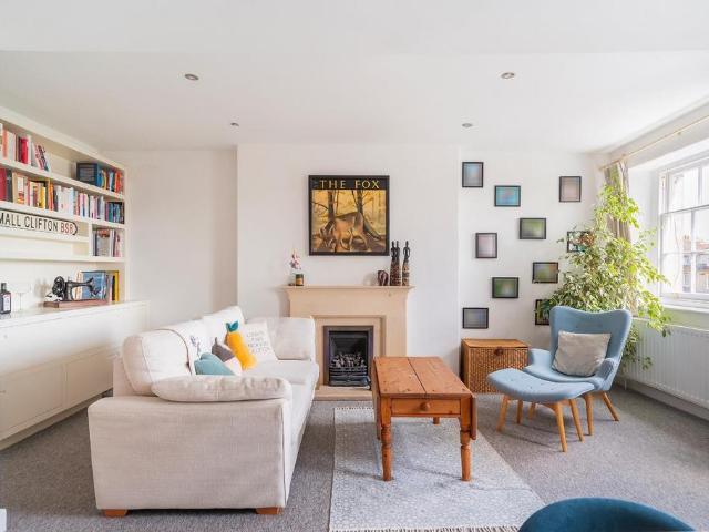 3 bedroom flat for sale