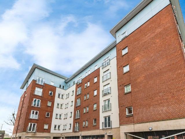 3 bedroom flat for sale