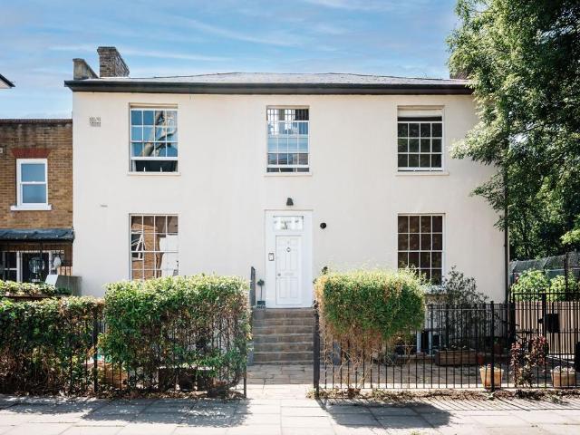3 bedroom flat for sale