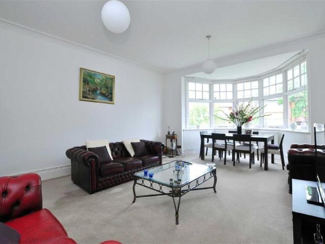 3 bedroom flat for sale