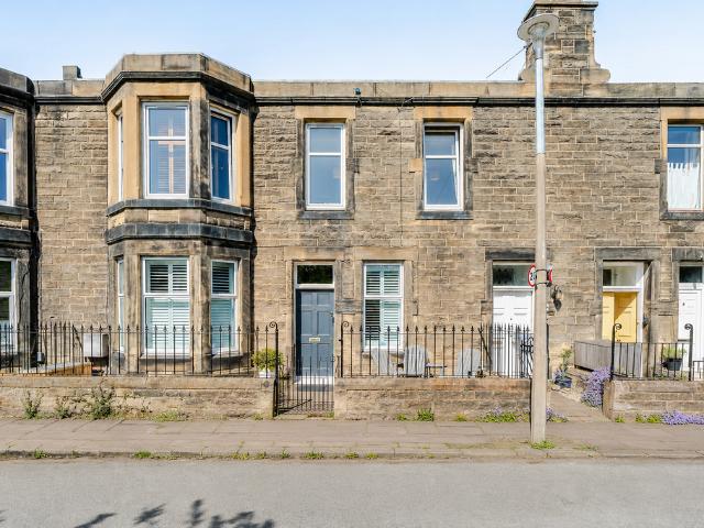 3 bedroom flat for sale
