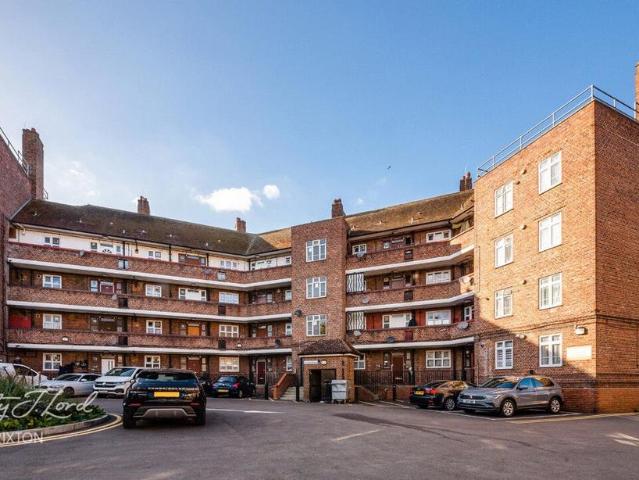 3 bedroom flat for sale