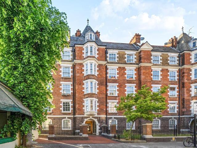 3 bedroom flat for sale