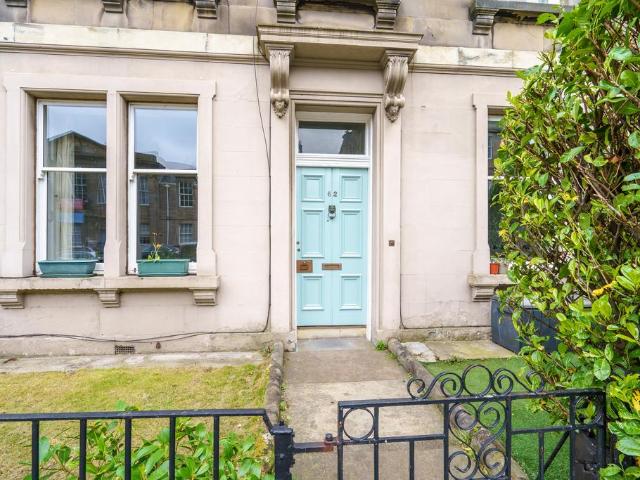 3 bedroom flat for sale