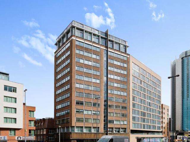 3 bedroom flat for sale