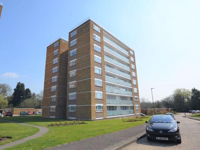 3 bedroom flat for sale