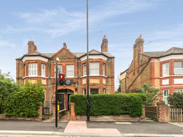 3 bedroom flat for sale