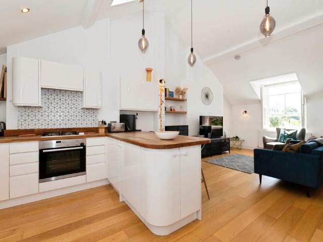 3 bedroom flat for sale