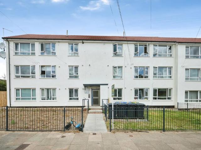 3 bedroom flat for sale