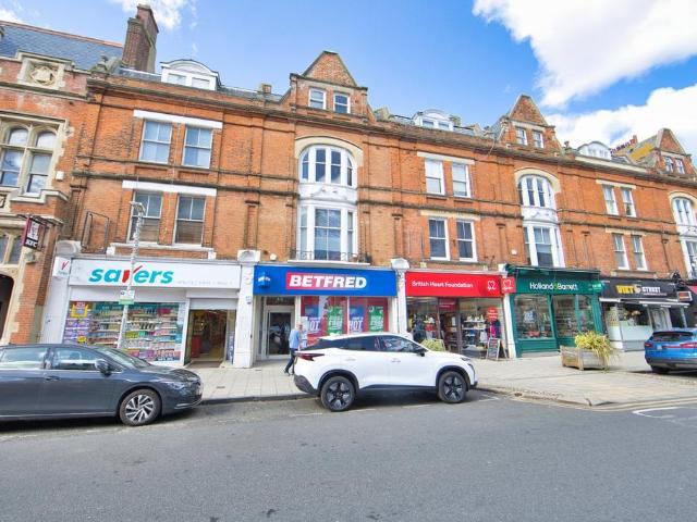 3 bedroom flat for sale