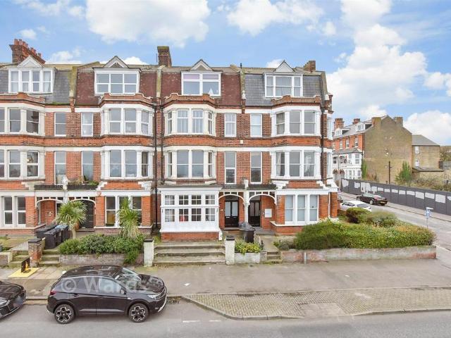 3 bedroom flat for sale
