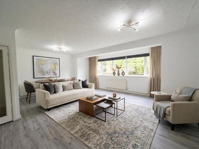3 bedroom flat for sale
