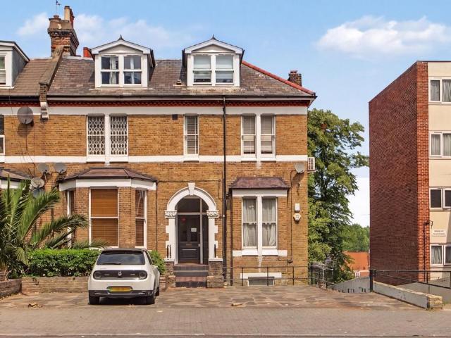 3 bedroom flat for sale