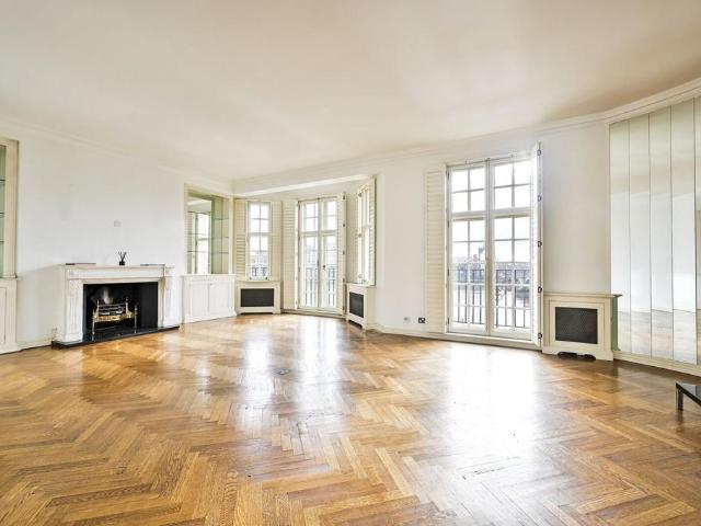 3 bedroom flat for sale