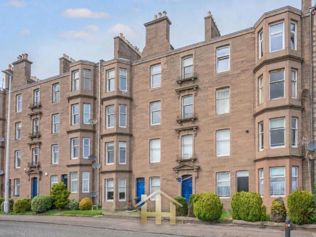 3 bedroom flat for sale