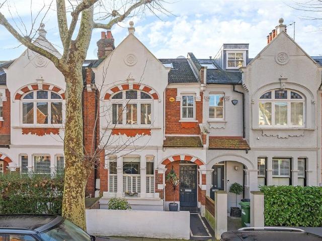3 bedroom flat for sale