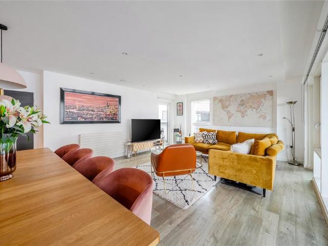 3 bedroom flat for sale