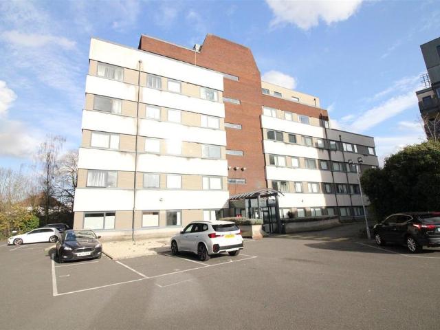 3 bedroom flat for sale
