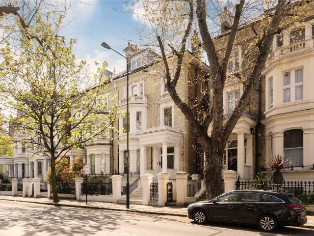 3 bedroom flat for sale