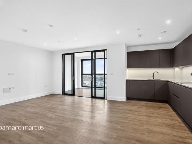 3 bedroom flat for sale