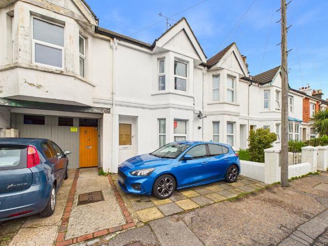 3 bedroom flat for sale