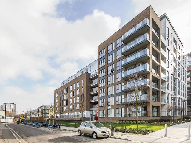 3 bedroom flat for sale