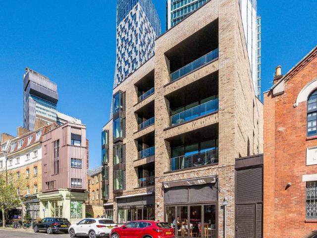 3 bedroom flat for sale