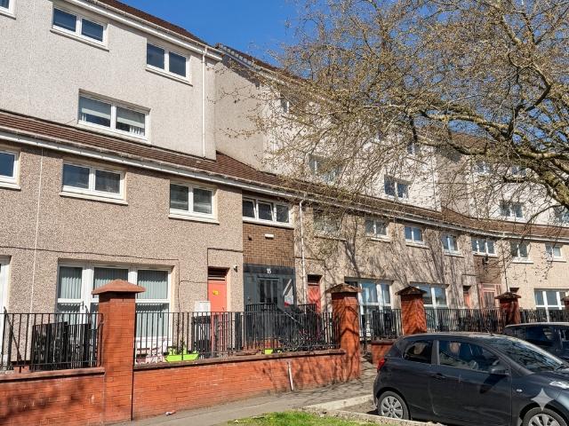 3 bedroom flat for sale