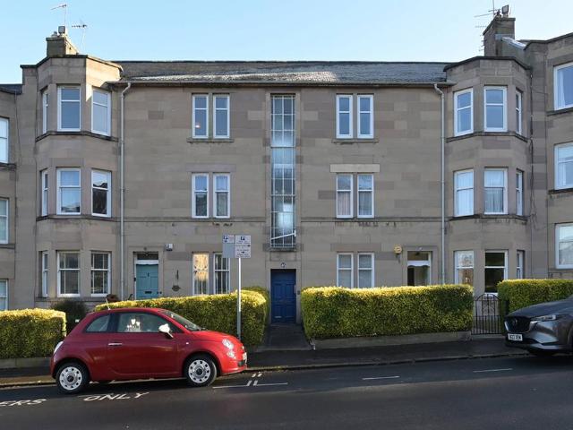 3 bedroom flat for sale