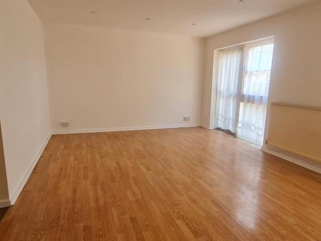 3 bedroom flat for sale