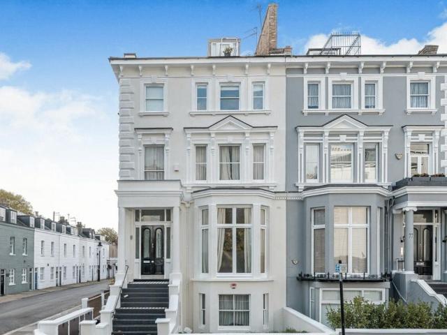 3 bedroom flat for sale