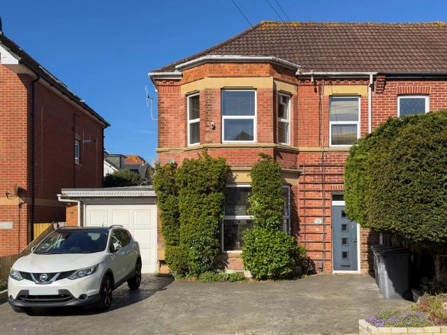 3 bedroom flat for sale