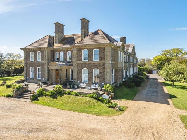 3 bedroom flat for sale