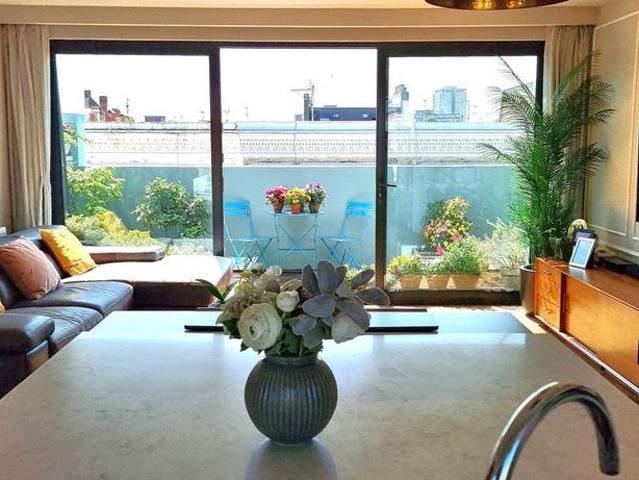 3 bedroom flat for sale