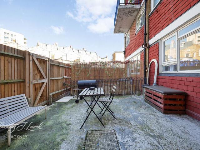 3 bedroom flat for sale