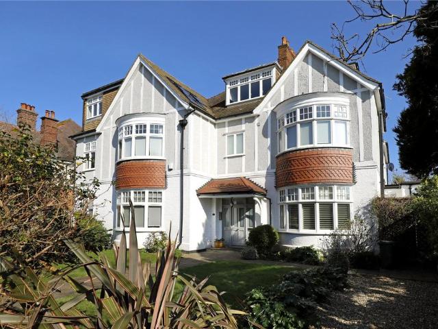 3 bedroom flat for sale