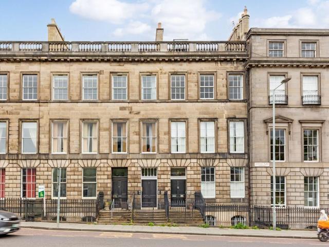 3 bedroom flat for sale