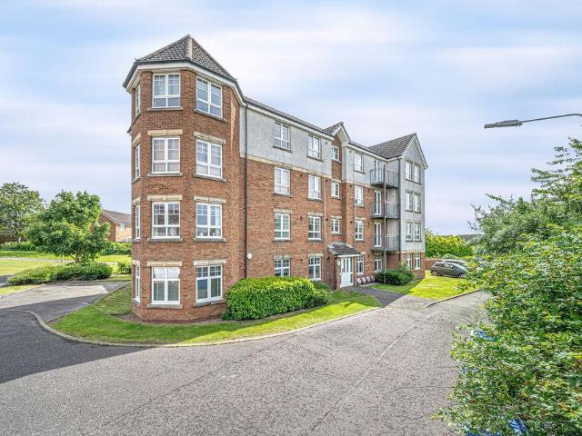 3 bedroom flat for sale