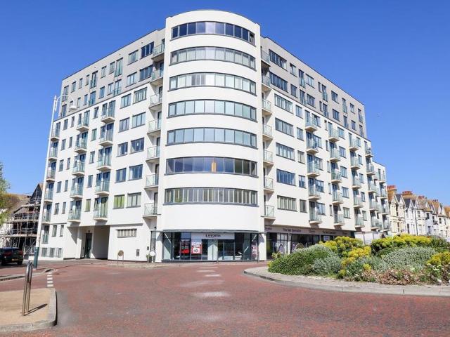 3 bedroom flat for sale