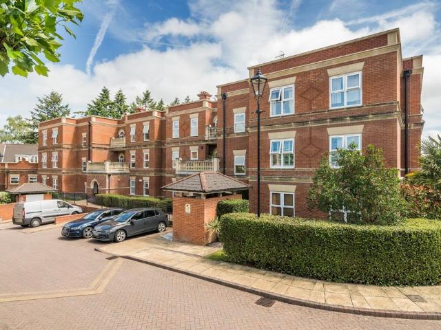 3 bedroom flat for sale