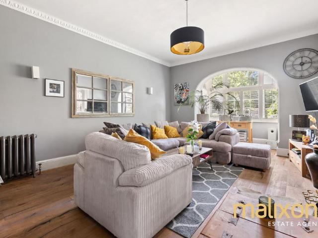 3 bedroom flat for sale