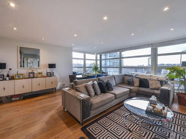 3 bedroom flat for sale