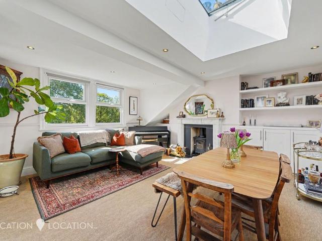 3 bedroom flat for sale