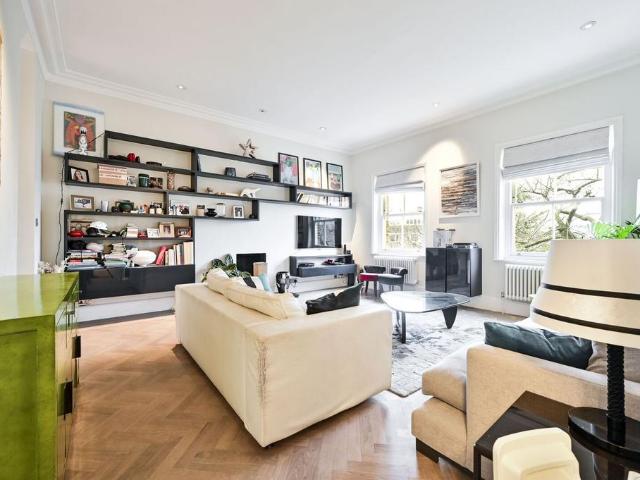 3 bedroom flat for sale