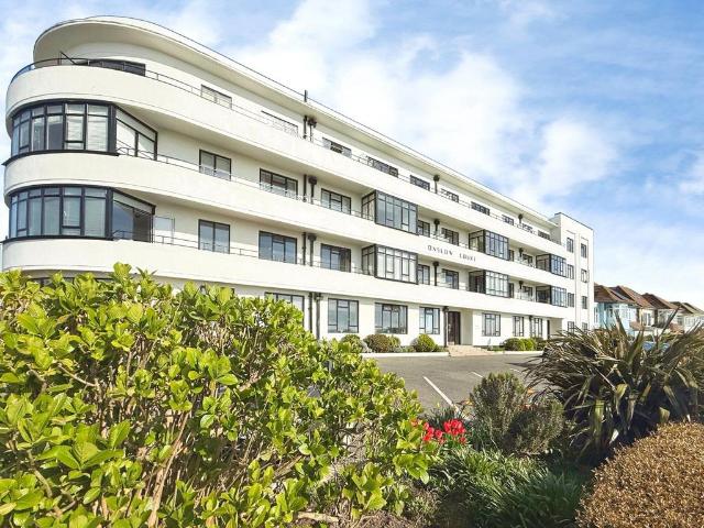 3 bedroom flat for sale