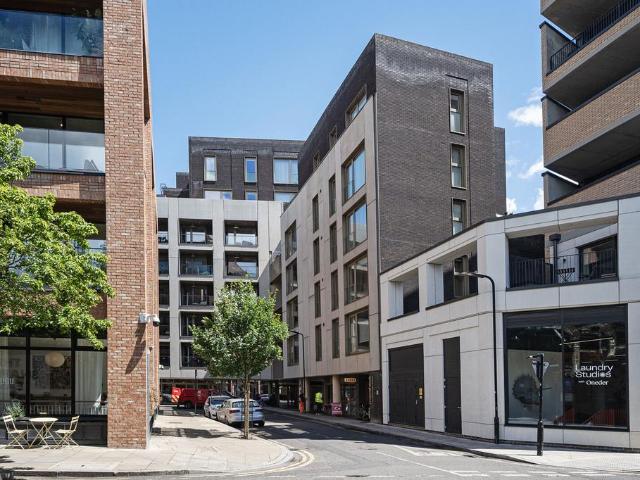 3 bedroom flat for sale