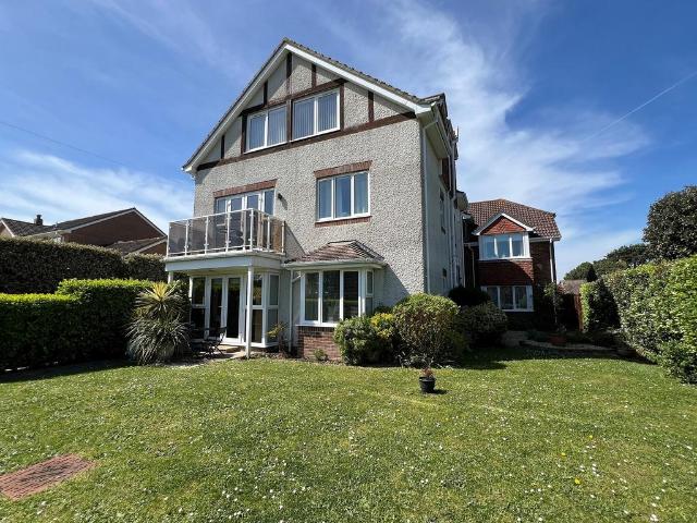 3 bedroom flat for sale