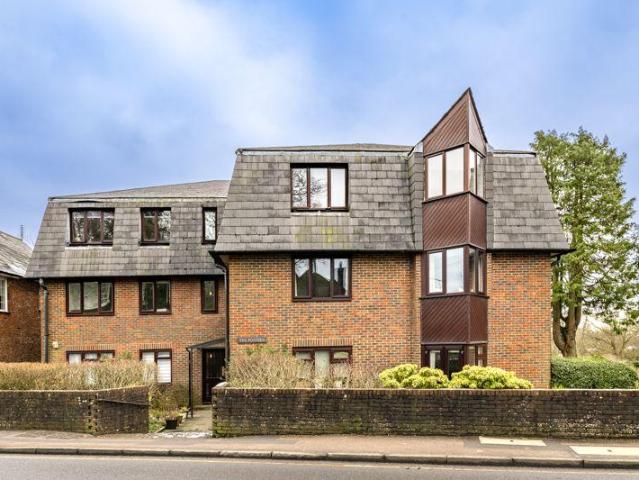 3 bedroom flat for sale