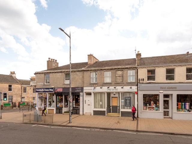 3 bedroom flat for sale