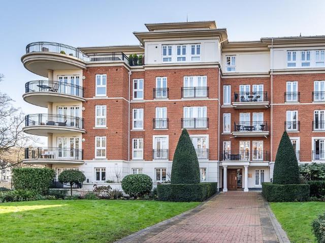 3 bedroom flat for sale
